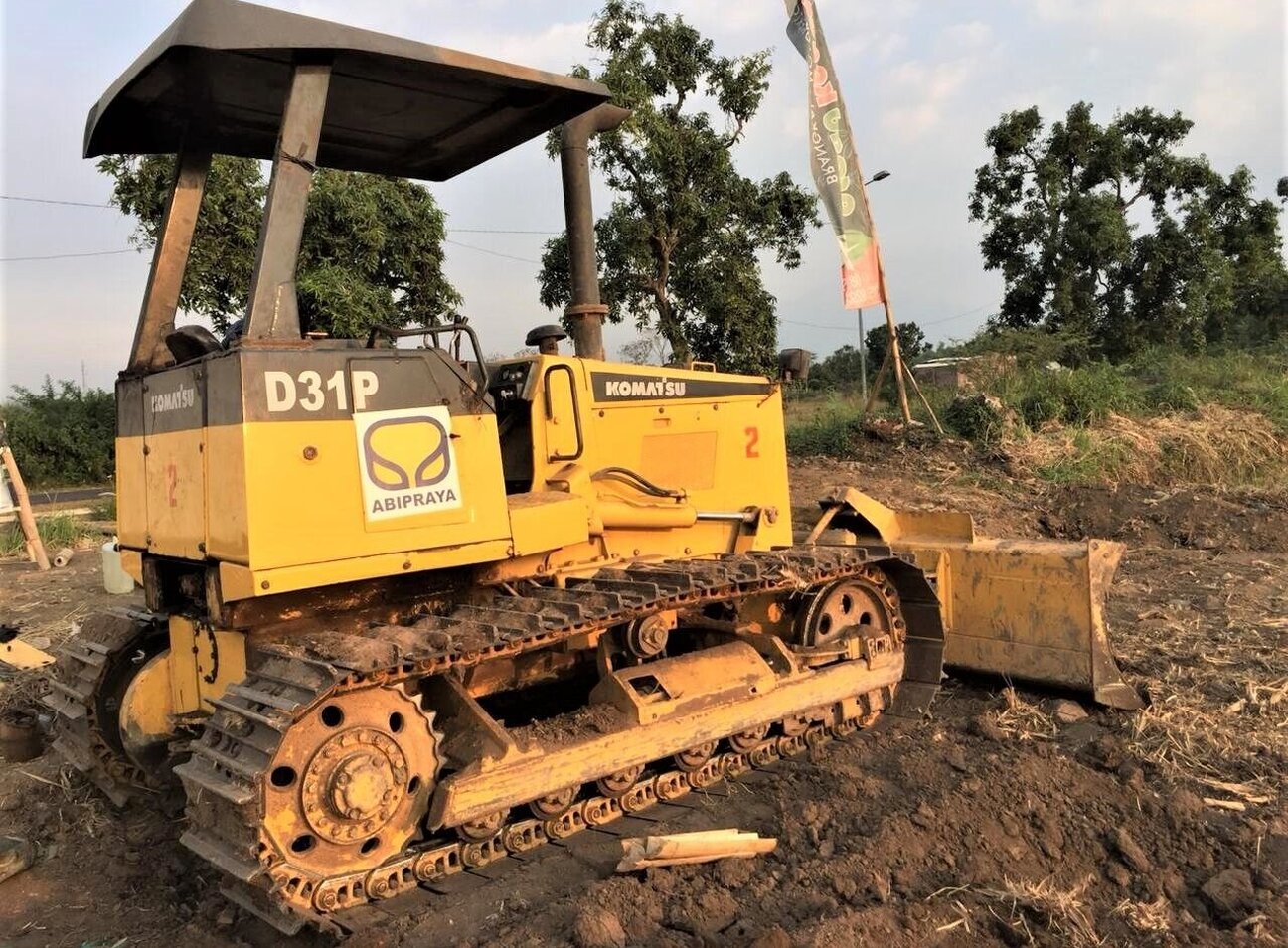 Used Komatsu D31P-18 Bulldozer For Sale in Indonesia - HeavyMart.com Used Komatsu D31P-18 Bulldozer For Sale in Indonesia - HeavyMart.com