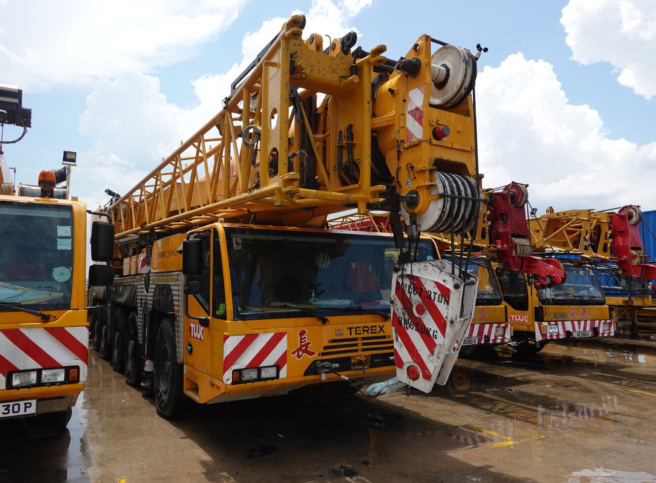 Demag AC200-1 Crane Bekas Untuk Dijual di Singapore - HeavyMart.com