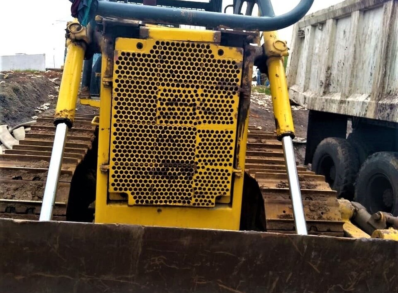 Komatsu D85-SS Bulldozer Bekas Untuk Dijual di Indonesia - HeavyMart.com