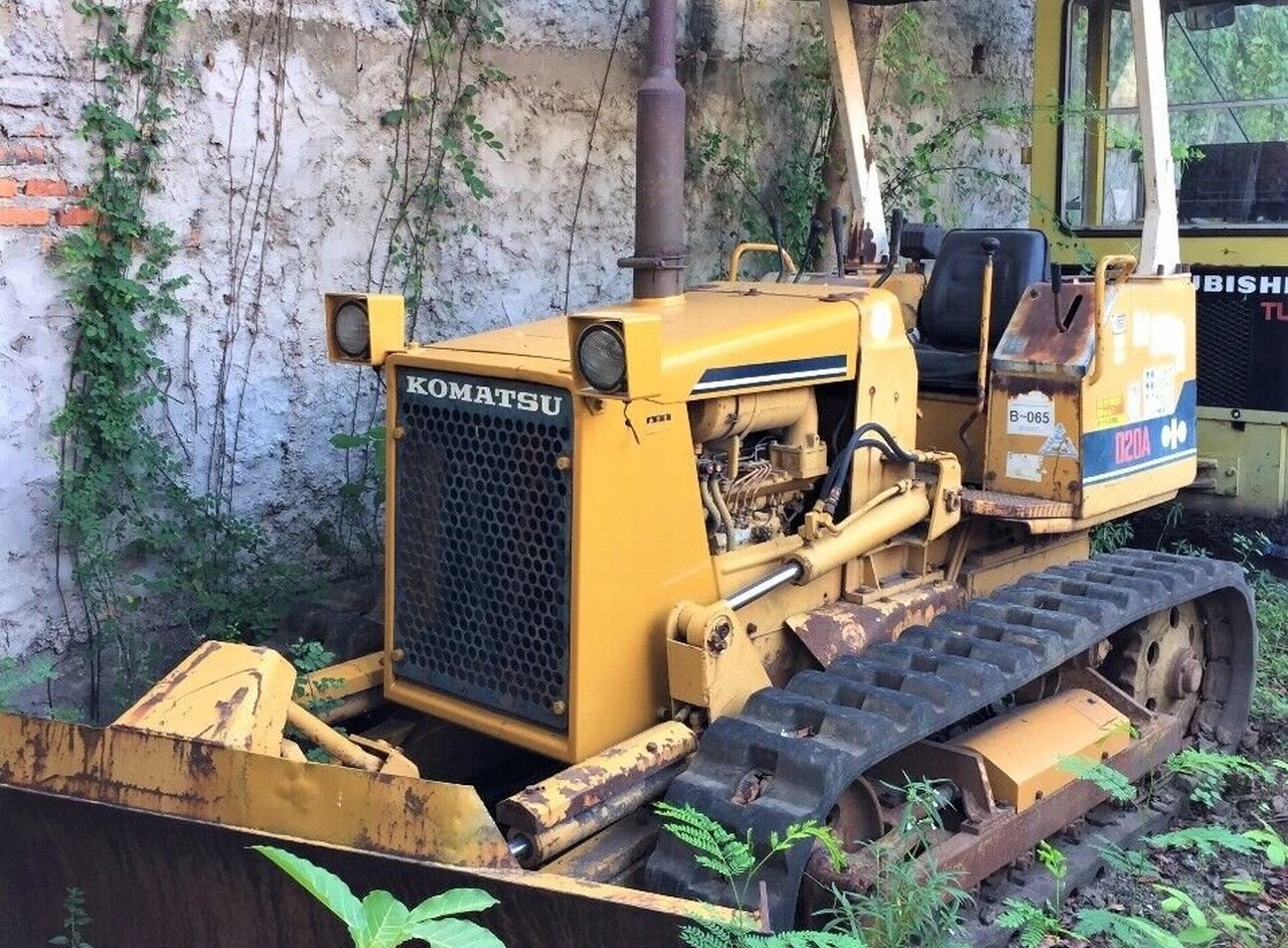 Used Komatsu D20A Bulldozer For Sale in Indonesia - HeavyMart.com