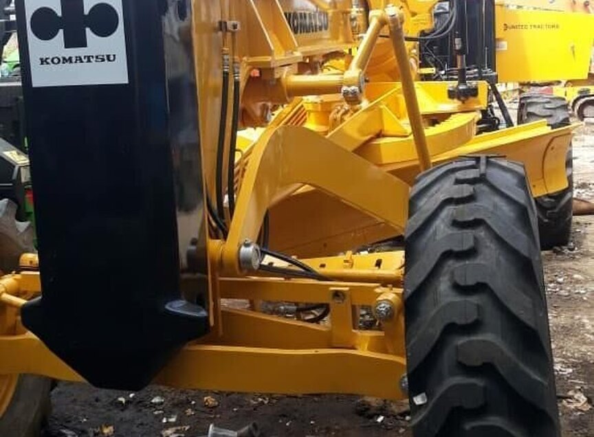 Komatsu GD511A-1 Motor Grader qua sử dụng đang bán tại Indonesia ...