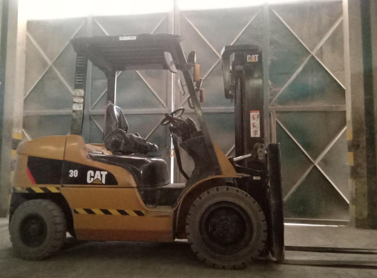 Used Caterpillar (CAT) DP30NT Forklift For Sale in Indonesia ...