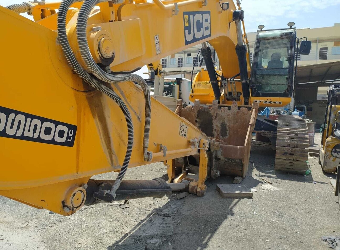 Used JCB JS500 LC Excavator For Sale in Qatar - HeavyMart.com