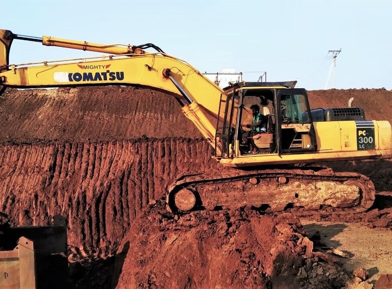 Used Komatsu PC300LC-7 Excavator For Sale in India - HeavyMart.com
